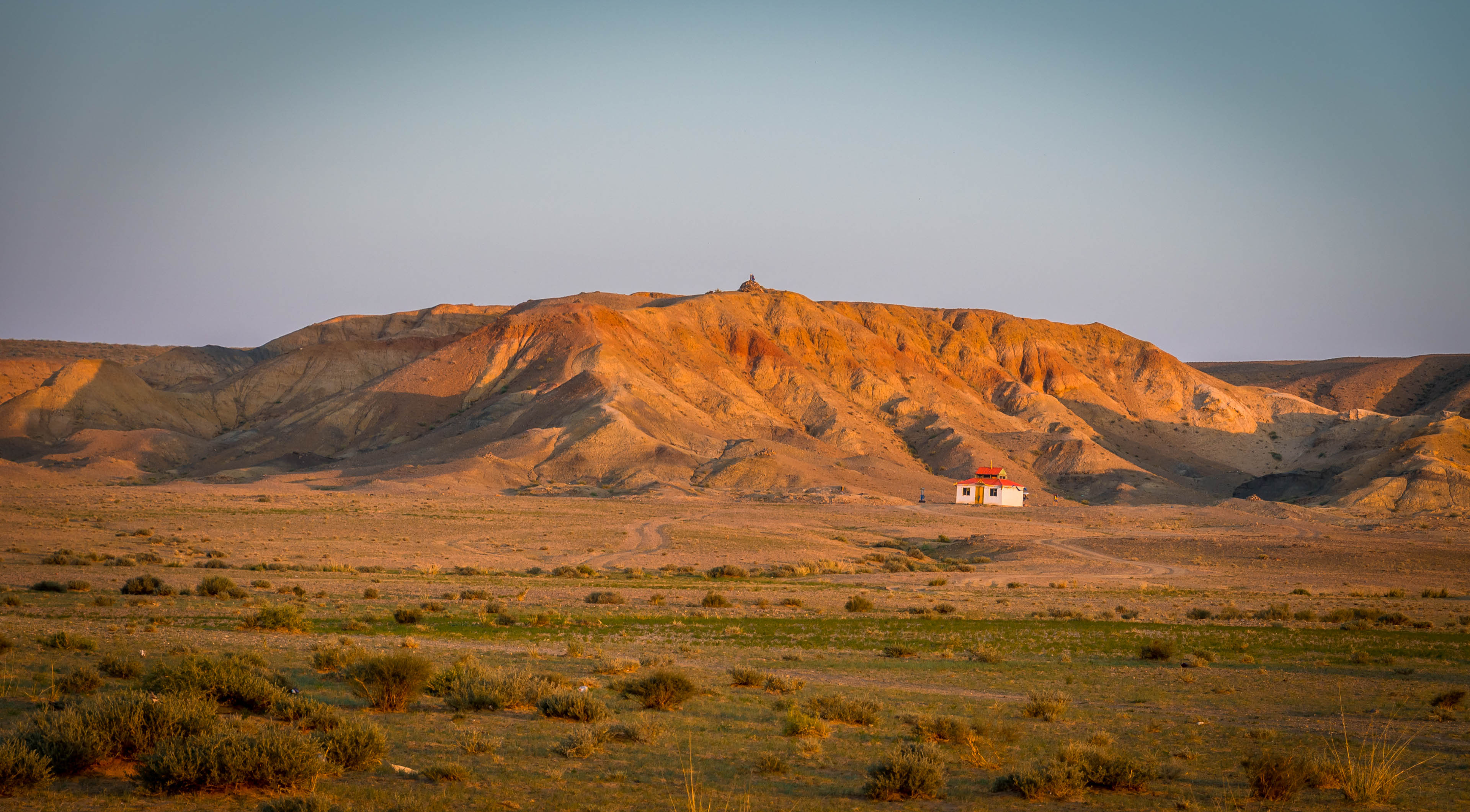 Burdene Bulag Oasis Dornogobi - Escape To Mongolia